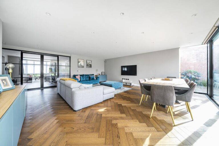 Woodhill Crescent, Kenton, HA3 0LY - Salter McGuinness